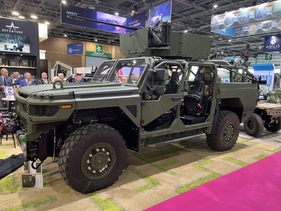 Defenture zeigt erstmals das schwere Spezialkräftefahrzeug Mammoth