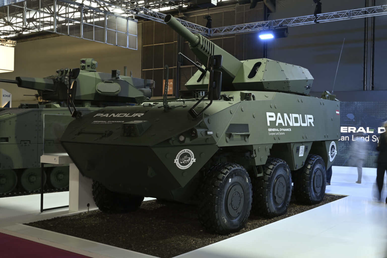 Pandur Evolution und Crossbow – Schwerer Granatwerfer mit echter 360 ...
