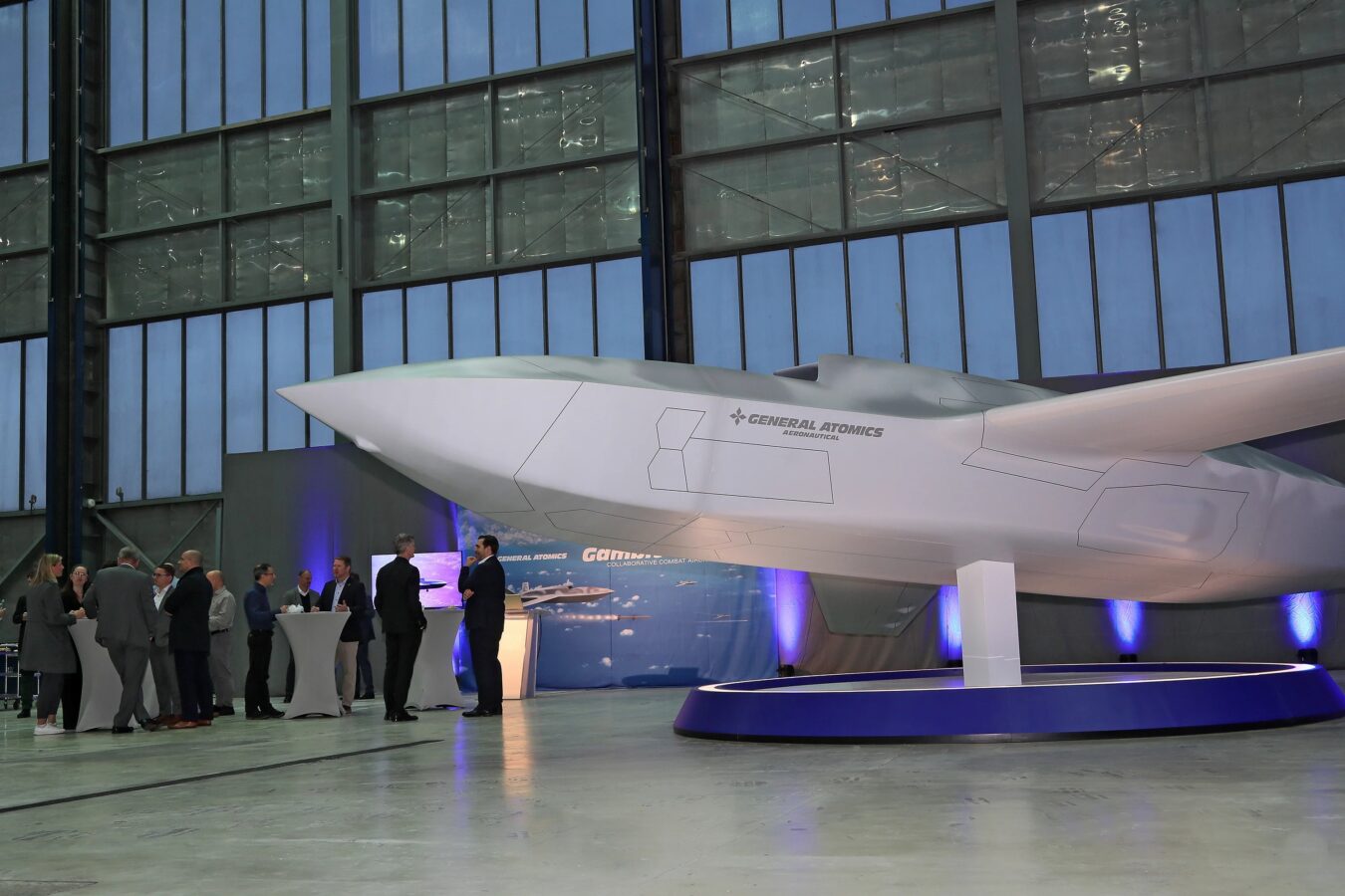 General Atomics präsentiert unbemanntes Kampfflugzeug der Gambit-Serie ...
